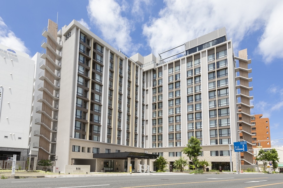 【スーパーサマーセールFINAL 2025】JALで行く！那覇⇔北谷間の移動もラクラク♪ 滞在中『HIS LeaLea北谷シャトル』乗り放題！7月～10月出発ならビーチへ行ける『HIS ...