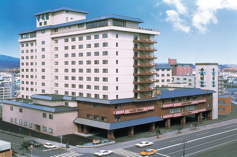 【スーパーサマーセールFINAL 2025】ANA・AIRDOで行く！アクティブに過ごしたい方におすすめ♪他では経験できない幻の赤湯と湯の川を ...