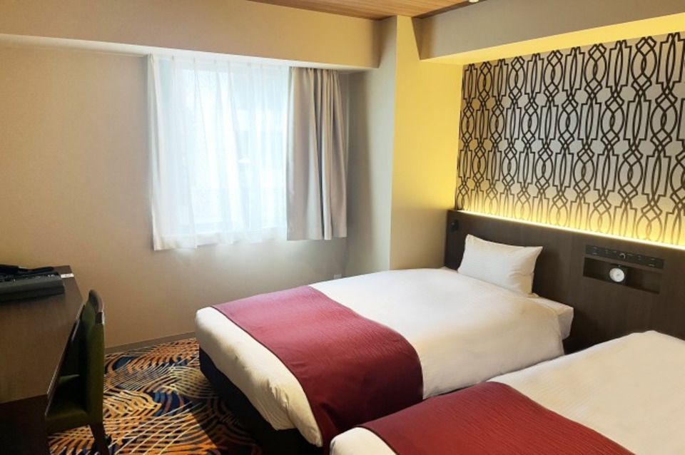 【オンライン予約限定】2026年3月出発まで掲載！ANA・AIRDOで行く！2名1室でこの価格！すすきの駅から徒歩約3分＆無料のウェルカムフードがうれしい「the b 札幌」に滞在 札幌 3 ...