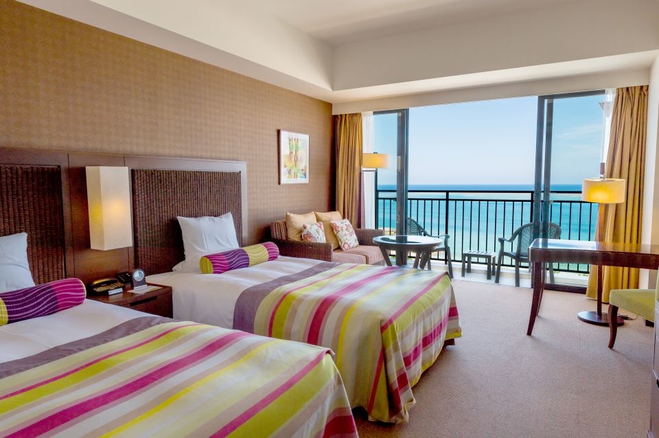 JALで行く！滞在中カフェ1回付！さらに4・5日間は夕食1回付♪8・9月出発ならワンコイン（500円）で美々ビーチBBQまたはマリンアクティビティ付にアレンジ可能♪那覇市内や南部観光に便利 ...