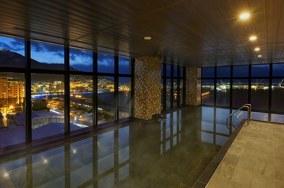 【決算SALE】ANA・AIRDOで行く！函館を遊びつくそう♪函館の名所・グルメ・移動が楽しめる4つの特典付き！函館・湯の川温泉チョイス 3日間【HIS東京発】