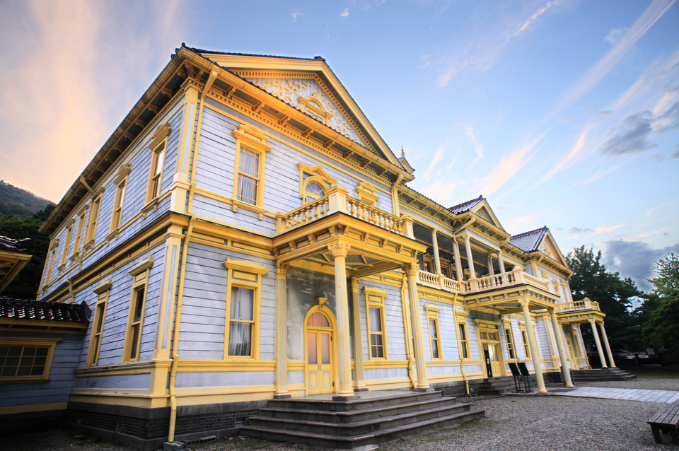 【決算SALE】ANA・AIRDOで行く！観光バス「函館夜景号」で函館の夜景を満喫♪さらに函館の名所・グルメ・移動が楽しめる3つの特典付き！函館・湯の川温泉チョイス 3日間【HIS東京発】