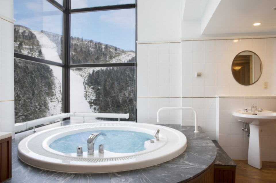 【年末年始出発限定】ANA・AIRDOで行く！夕朝食付き！一度は泊まりたい憧れのトマムリゾートで過ごす年末年始！トマム 3日間【HIS大阪発】