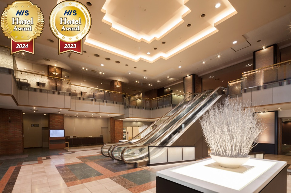 【BLACK FRIDAY】ANA・AIRDOで行く！冬の旭山動物園＆青い池を巡る日帰りバスツアー＆15種の贅沢海鮮丼付！観光もグルメも ...